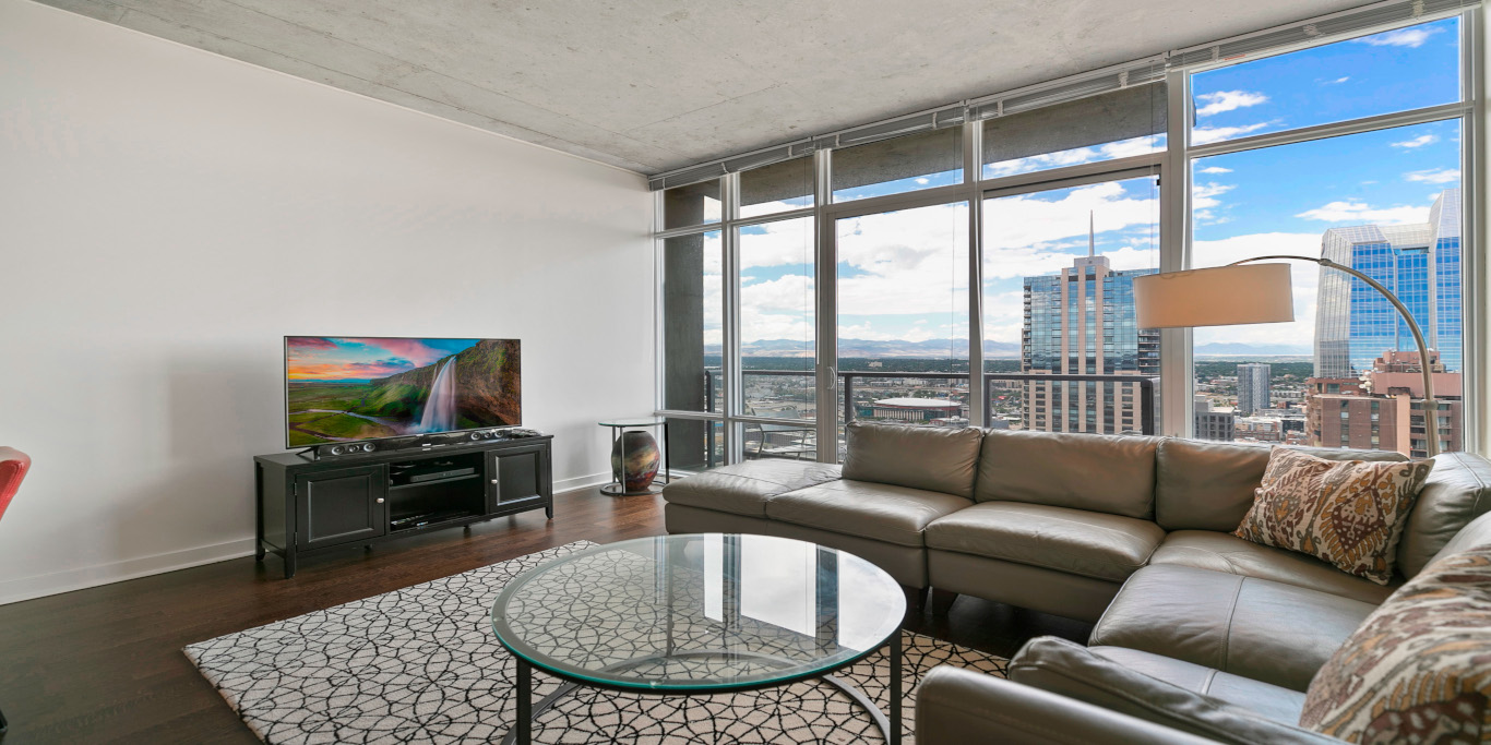 Spire 1 Bedroom Condo on 39th Floor with Sky Club Access – AvenueWest ...